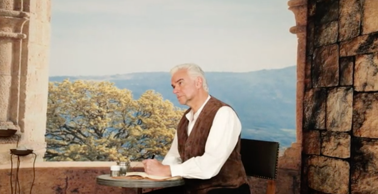 Seinfeld: John O'Hurley Helps J. Peterman Launch Campaign - canceled ...