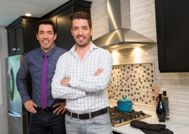 Property Brothers: Jonathan and Drew Scott Sign Multi-Year Deal with ...