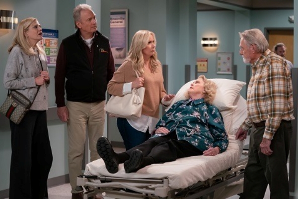 Leanne: Netflix Unveils Photos and Premiere Date for New Comedy from Chuck Lorre - canceled ...