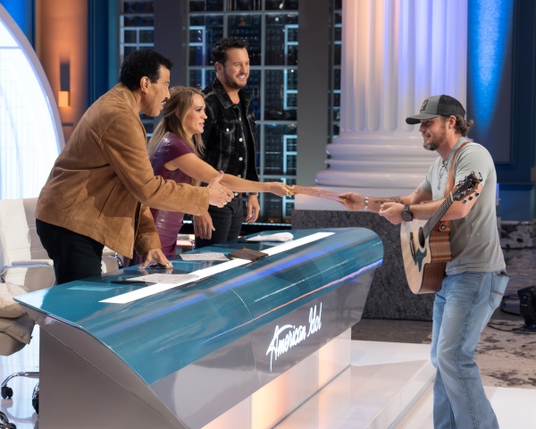 Monday TV Ratings: American Idol, Wild Cards, Extracted, Brilliant ...